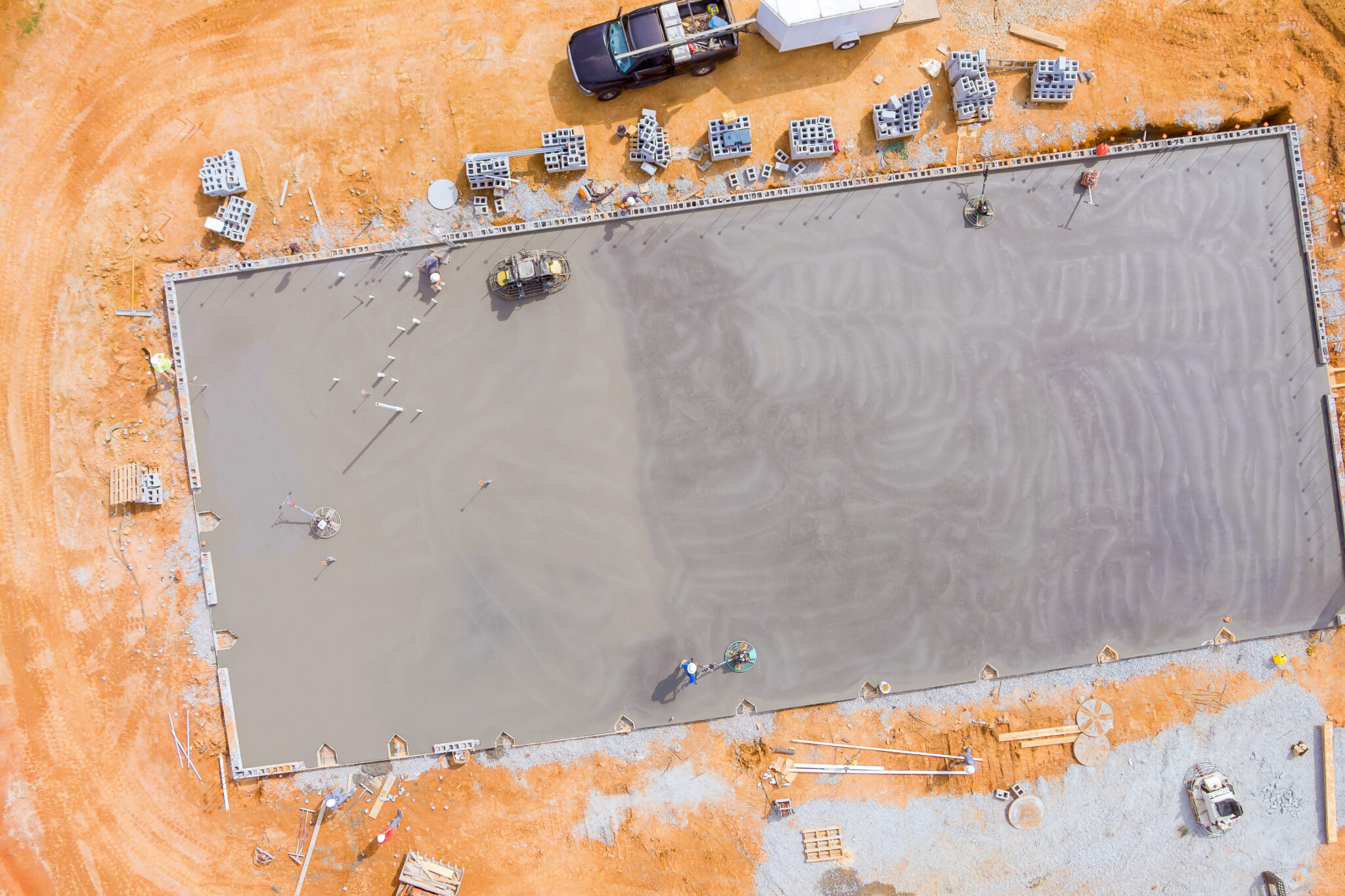 Sealed vs Polished Concrete: Pros, Cons & Best Applications